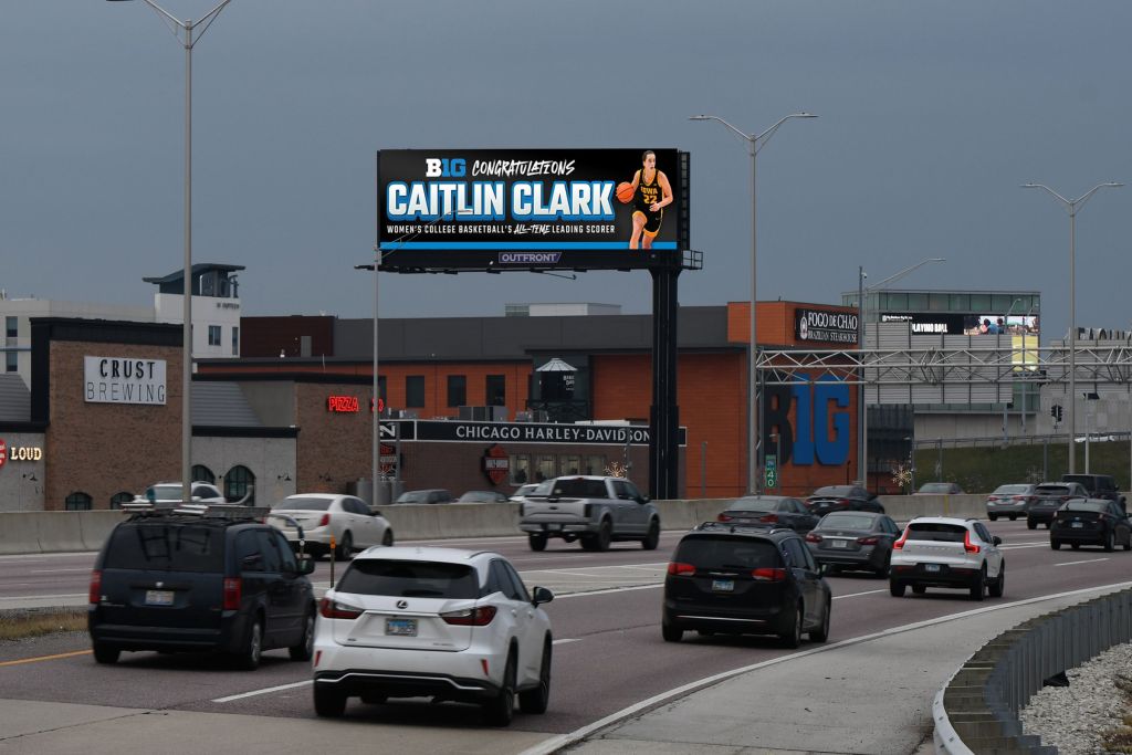 Caitlin Breaks the Record —OUTFRONT Keeps Score - OOH TODAY