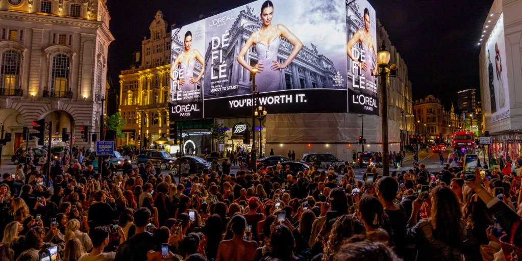 Ocean Continues Management of Piccadilly Lights - OOH TODAY